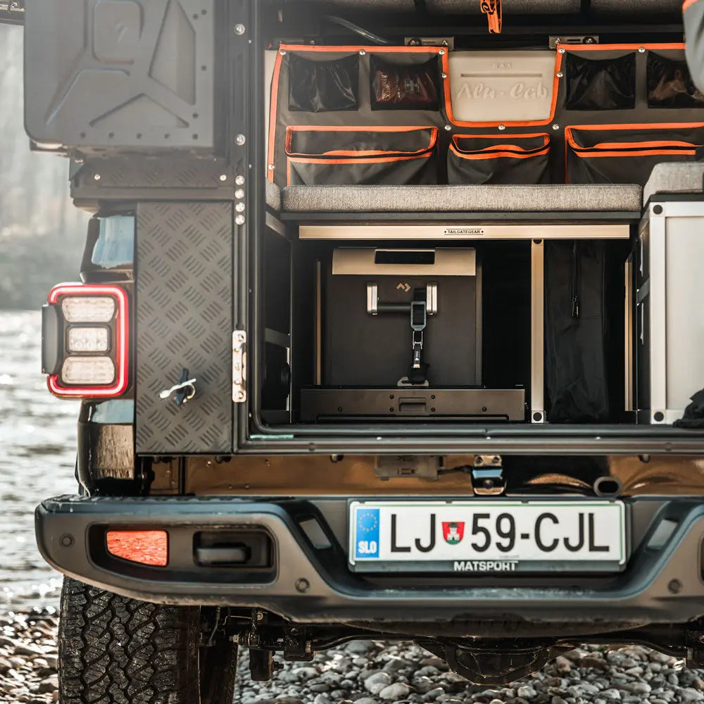 Alu-Cab Canopy Camper Modules & Setup - TailgateGear.eu